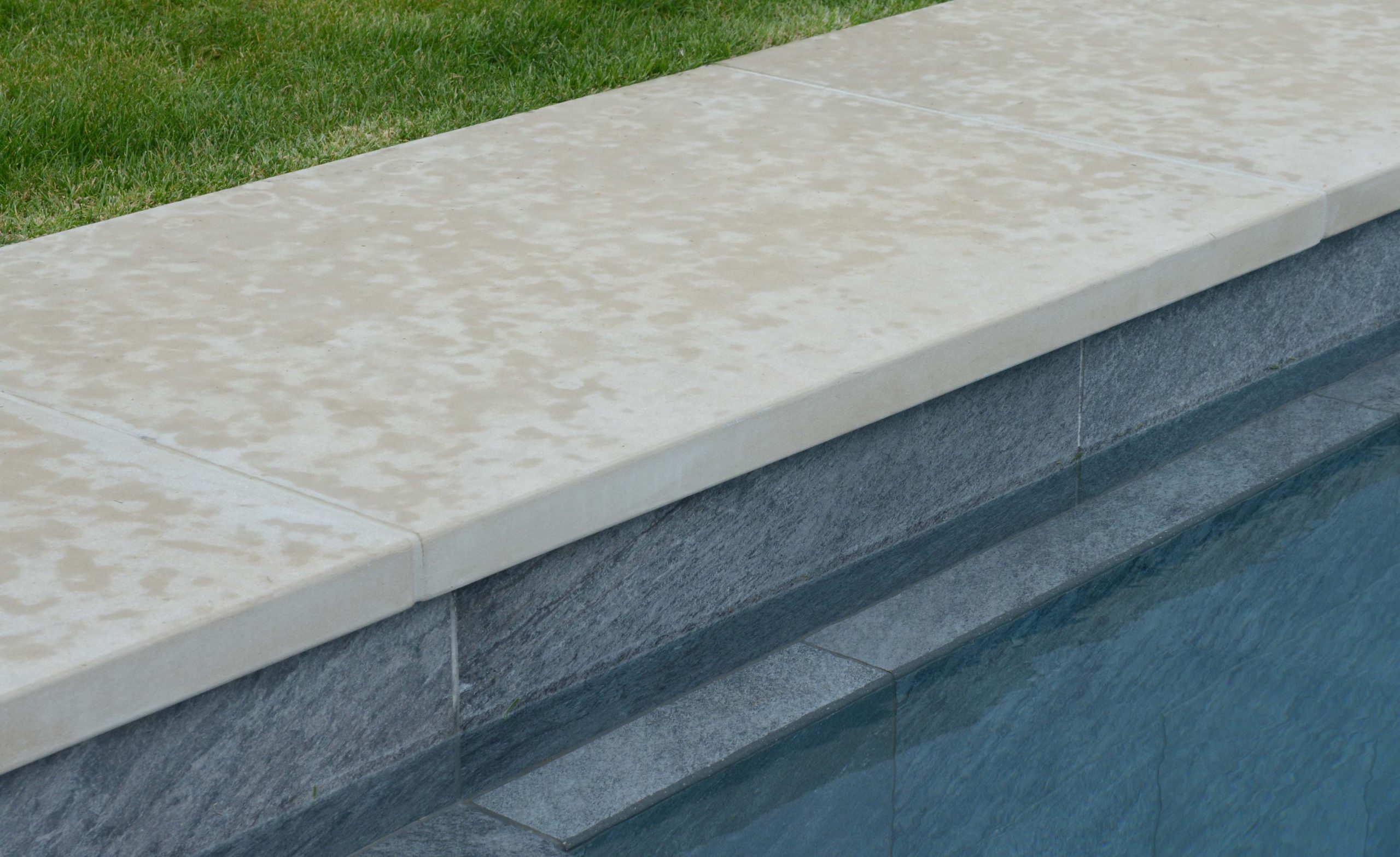 Leckford_ Sandstone_Tiled Ledge_7969_049 - Cranbourne Stone